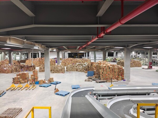 中 쇼핑 축제 '솽스이' 앞두고 택배 업계에 부는 변화의 바람